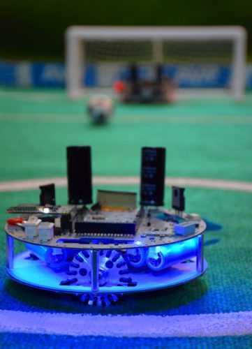 WiSoccero, the soccer-playing robot on Kickstarter - Open-Electronics